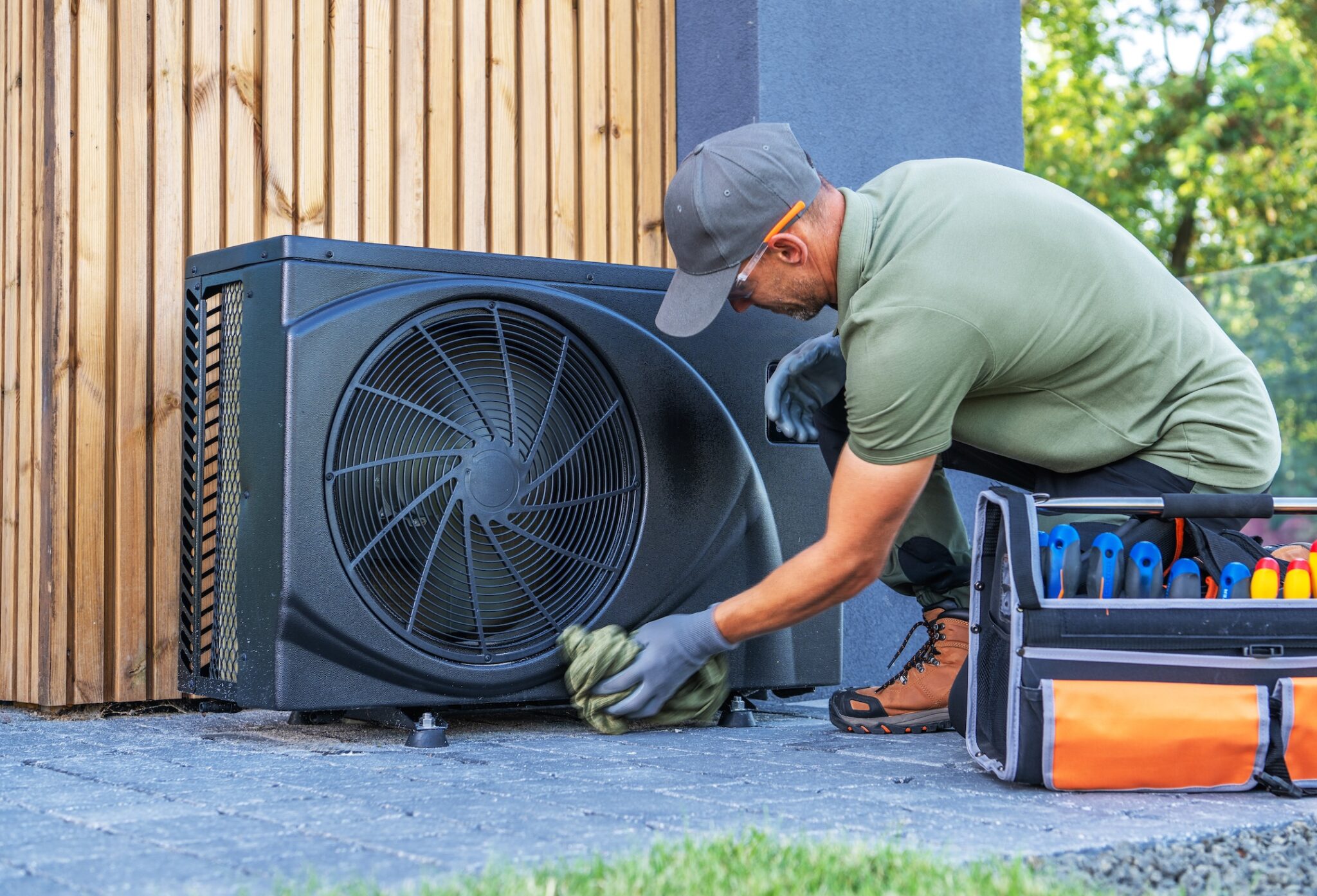 How To Clean Outside AC Unit: Simple DIY Cleaning Tips